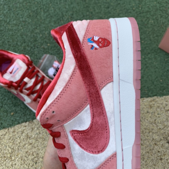 StrangeLove x Dunk Low SB 'Valentine's Day' - WellKicks.com