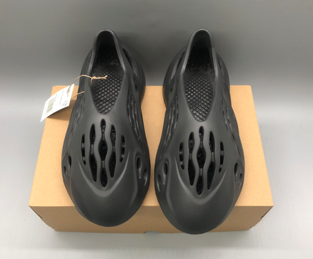 Yeezy Foam Runner 'Onyx' - WellKicks.com