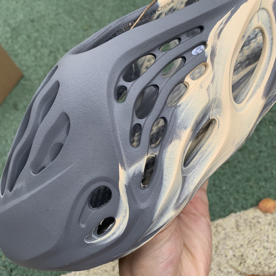 Yeezy Foam Runner 'MXT Moon Grey' - WellKicks.com