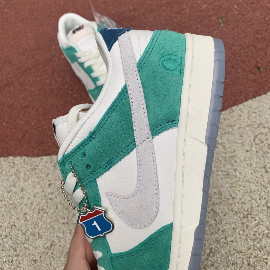 Kasina x Dunk Low 'Road Sign' - WellKicks.com