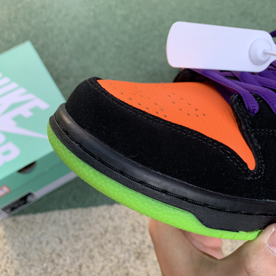 Dunk Low SB 'Night of Mischief' - WellKicks.com