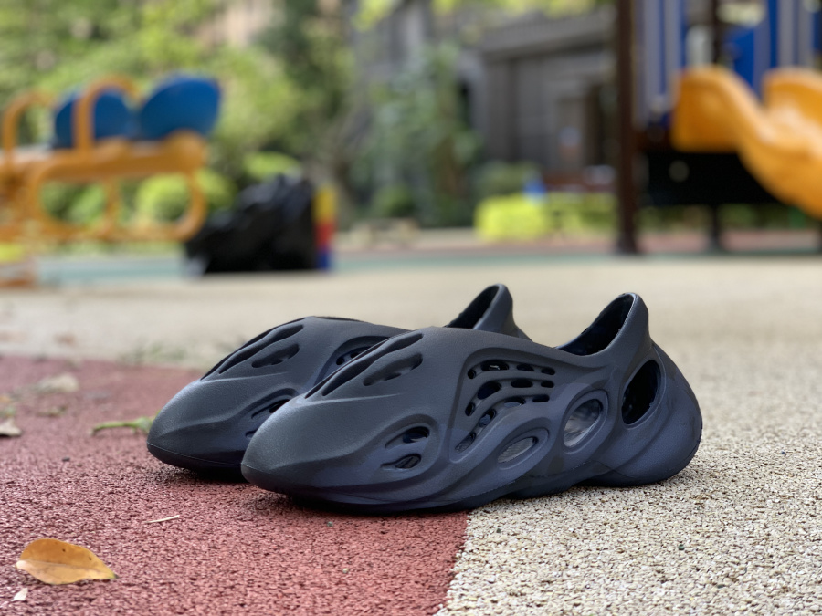 Yeezy Foam Runner 'Mineral Blue' - WellKicks.com