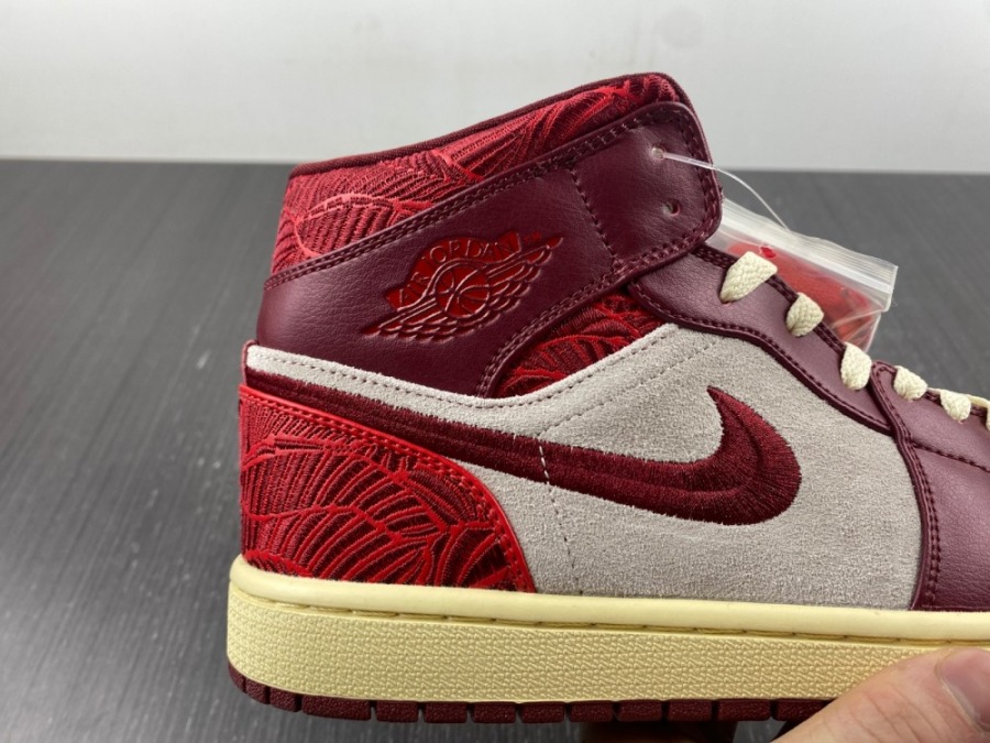 Air Jordan 1 Mid SE 'Lift Up' - WellKicks.com